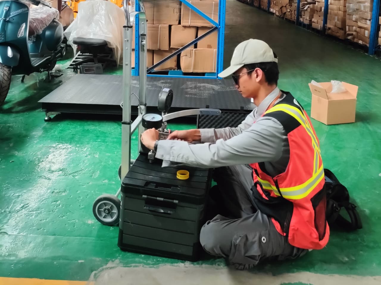 Kalibrasi Pressure Gauge dan Timbangan 1 Ton di PT Greentech - Global ...